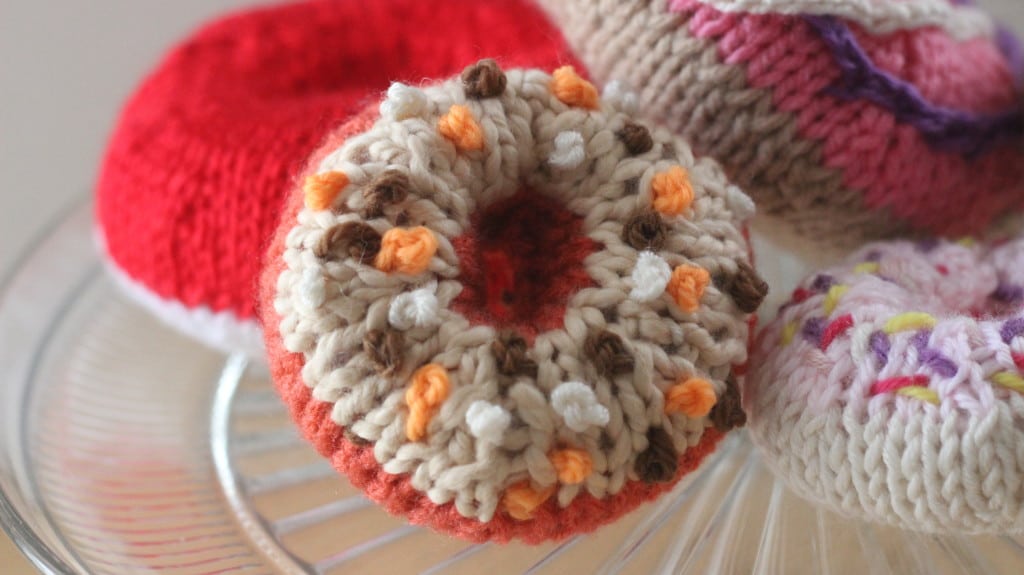 How to Knit a Donut Softie Toy Pattern - Studio Knit