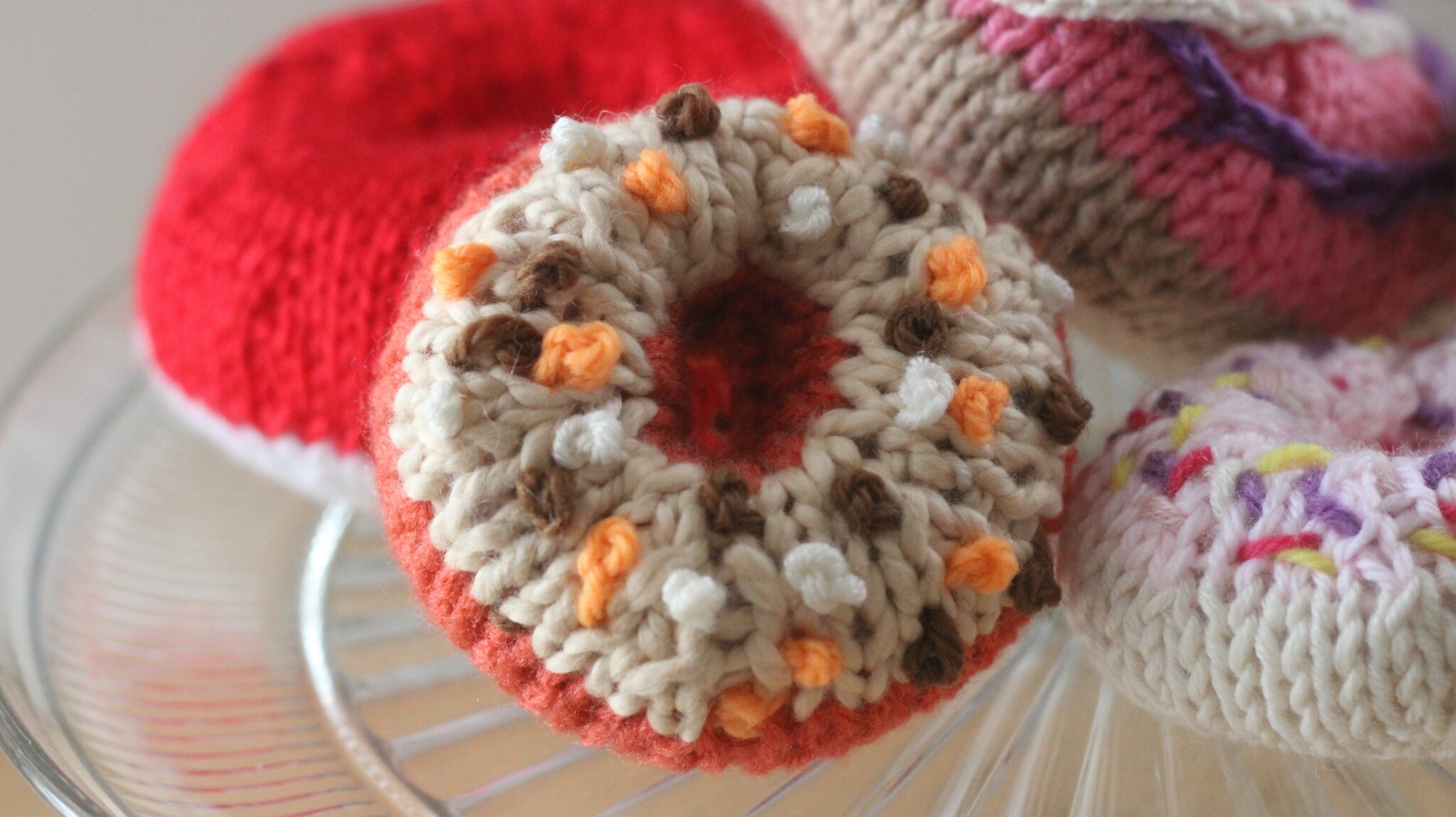 How to Knit a Donut Softie Toy Pattern - Studio Knit