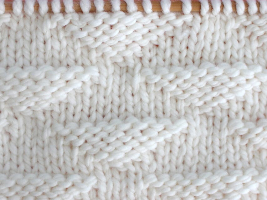 Large Stacked Triangle Stitch Knitting Pattern for Beginners - Studio Knit