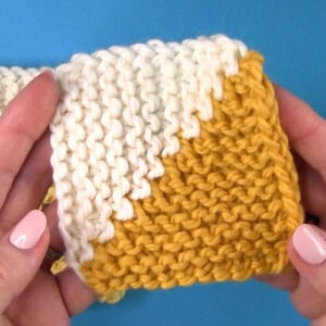 How to Knit 2-Color Mitered Square Half Triangles - Studio Knit